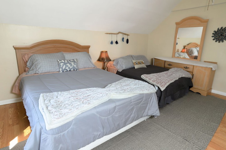 2 Bedroom Sleeps 6. 1 Blocks From Pier Village. Incl 4 Beach Badges - Long Branch, NJ