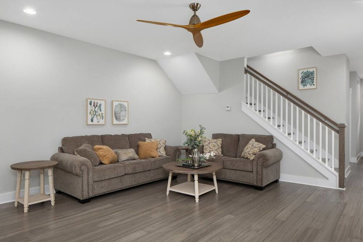 Luxurious 8 Bd/6ba With Rooftop! Price Is The Total! - Hendersonville, TN
