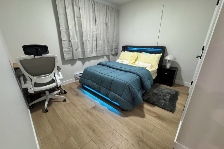 Modern Cozy Suite | Smart Tv | Washer & Dryer - Regina