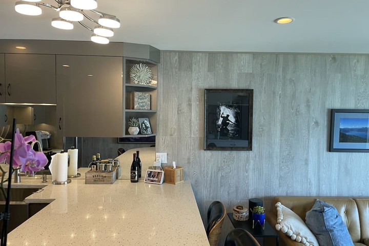 Lake Front High End Condo, Newly Updated Within Walking Distance Of Sandpoint - Sandpoint, ID