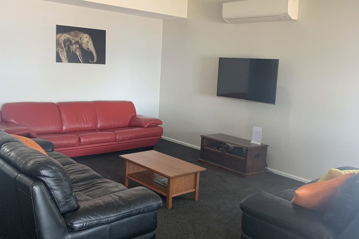 Private Property On The Hume Weir - Waterfront Access. Family And Pet Friendly - Albury