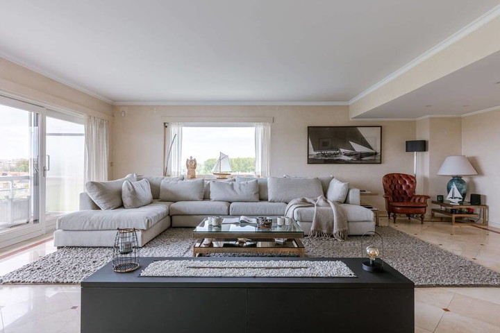 Waterfront Retreat W/ Pool & Balcony - Brugge