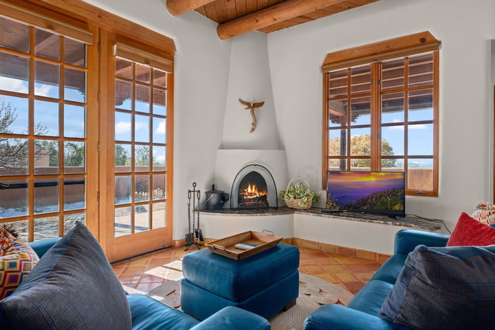 Quail Run 521 | Mountain & City Views | Kiva Fireplace | Golf Course | Pool & Hot Tub - Santa Fe, NM