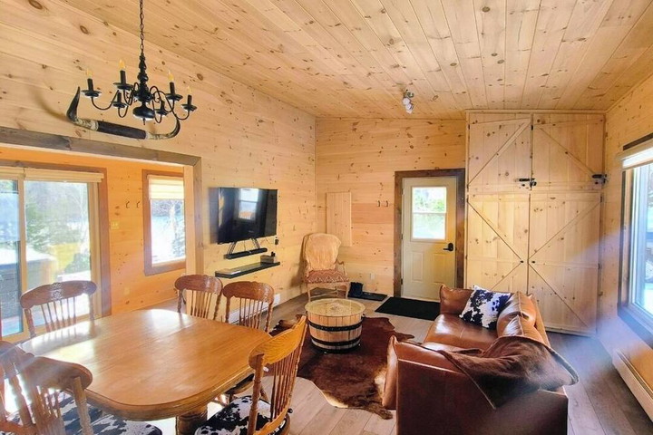 Bord De Leau | Plage Privée & Spa Privé | Chalet - Saguenay