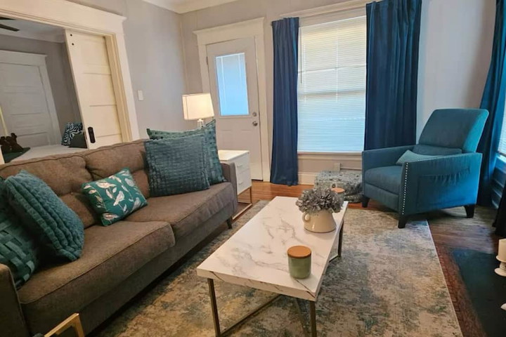 Entire Bldg W/6 Bedrooms Across 4 Separate Apts - Group/corporate Stay Downtown - Huntington, WV