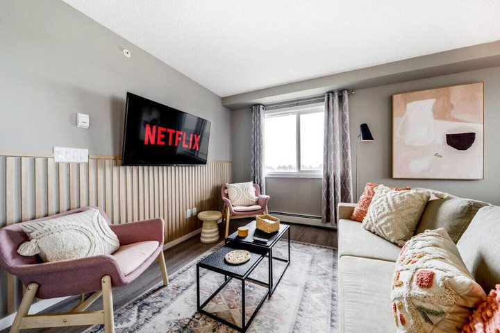 Peaceful Oasis Condo 2br Ac Balcony Kingbed - Edmonton