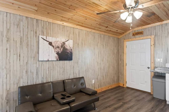 Tiny Cabin On 10 Acres With Pond - Guntersville, AL