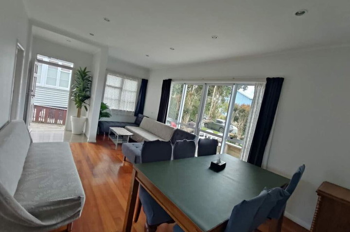 7 Beds Including 4 Double Beds, 1 Single Bed, 2 Double Sofa Beds, 8 Renton Road, Mt Albert, Auckland - Auckland