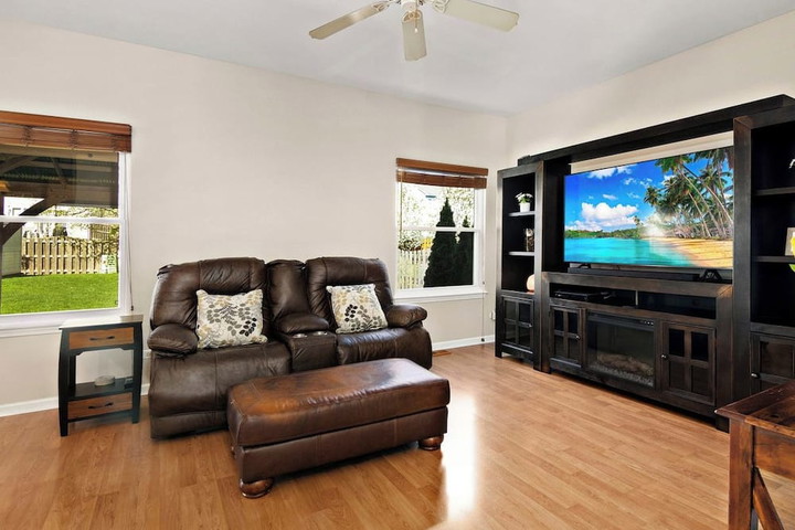 Spacious 4-bedroom House In Beautiful Lake In The Hills With Ac - Crystal Lake, IL