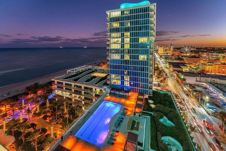 Carillon Beachfront Haven With Stunning Views - Miami Beach, FL