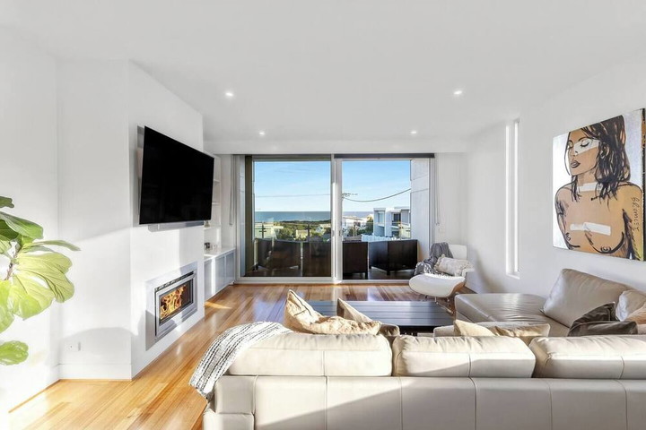 Ocean Views - Just Metres From The Beach! - Point Lonsdale