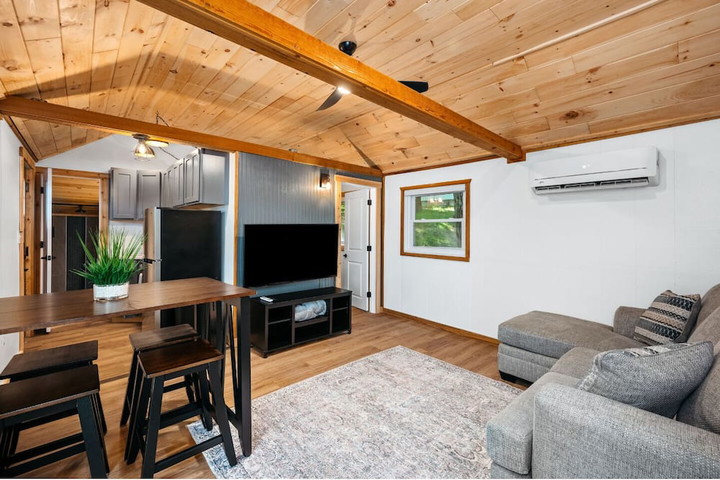Lakeview King Suite-sauna-hot Tub-pontoon Rentals! - Michigan
