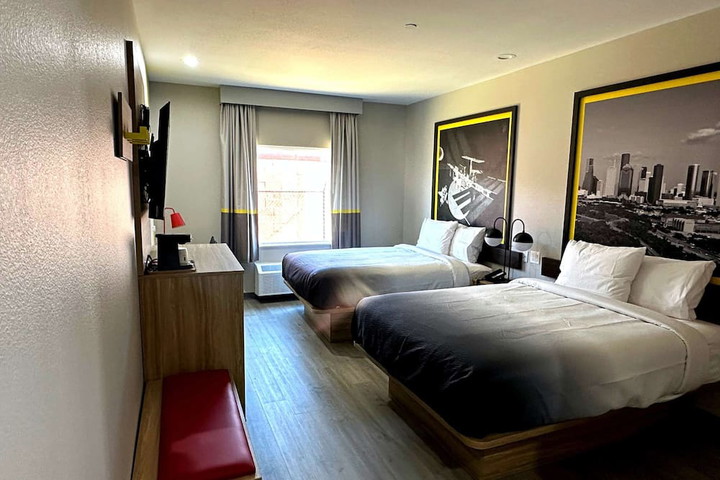 Close To Water Park | 2 Queens, Wifi, Parking - Baytown, TX