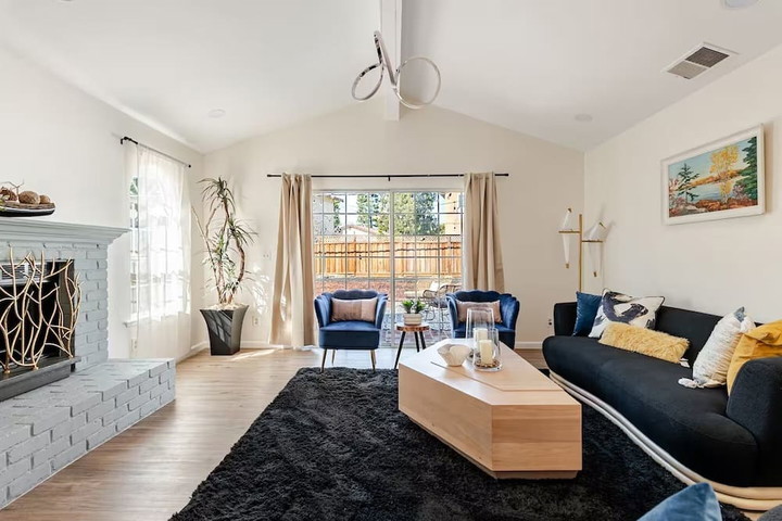 Modern Fremont Retreat 5br 3ba Near Tesla And Meta - Fremont, CA