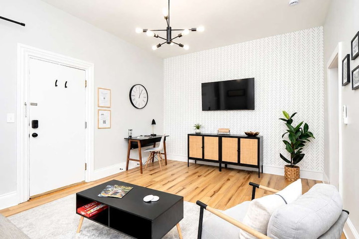 Jennifer's Stylish & Modern Broadway Getaway - Providence, RI