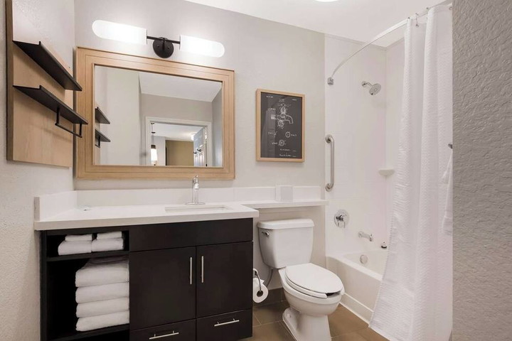 Best Choice! 1br Suite With Full Kitchen, Bbq Area, Parking, Pets Are Welcome! - Lake Forest, CA