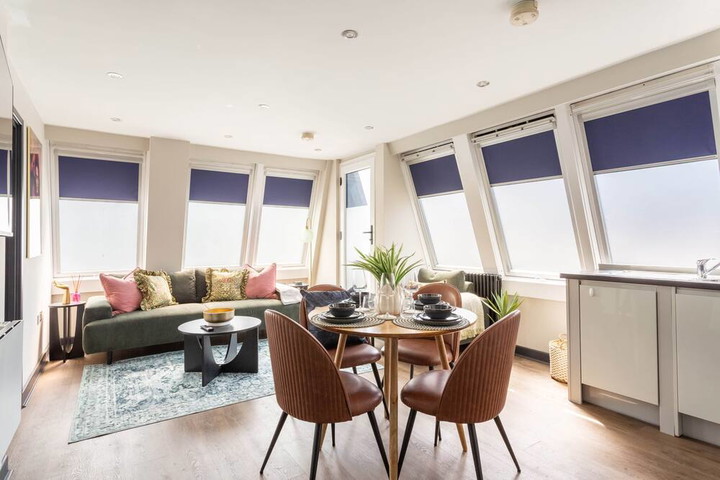 Elegant 2-bed 2-bath Penthouse Apartment - Brighton