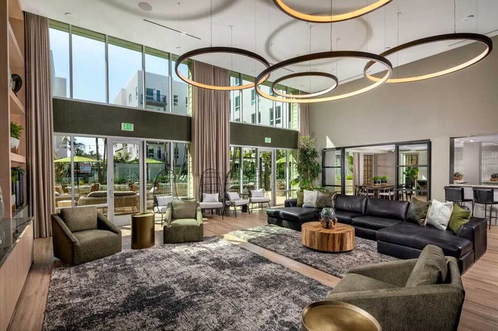 Comfy Apartment 10 Min To Disneyland | Pool & Gym - Irvine, CA