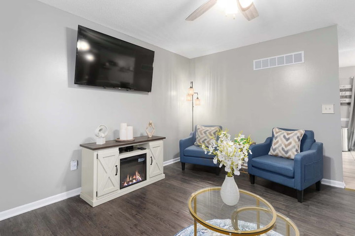 4br Home,5 Beds, Fenced Yard, Mins To Attractions - Kansas City