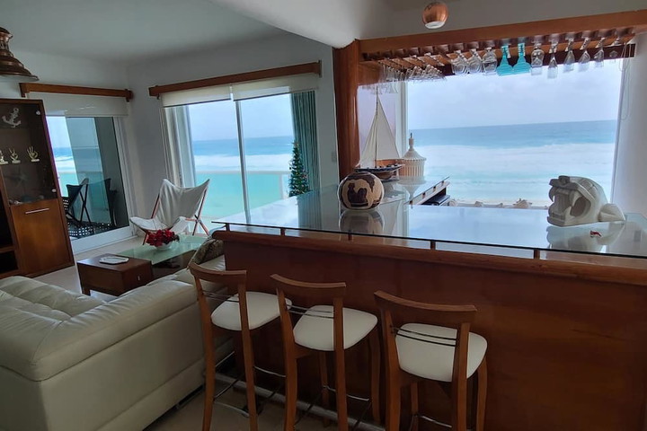Amazing Beach Front Apartment, 3 Bdrms, 3 Baths, Sleeps 8, - Cancún