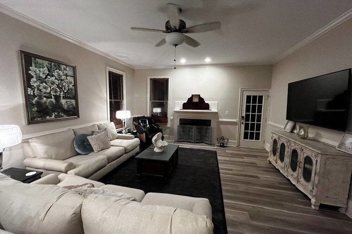 4-bedroom Estate Downtown Cleveland Wifi, Pool, Massage Chair Kitchn Holidays - Cleveland, TN