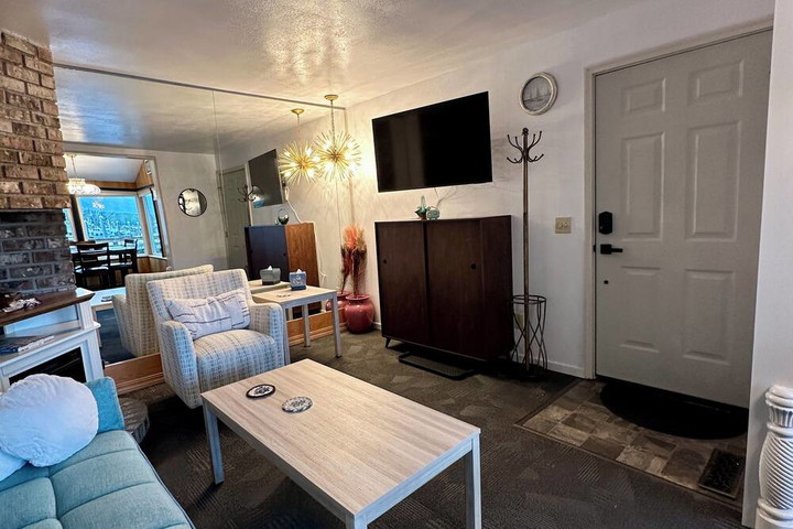 Oceanfront 1922 Charmer Meets Unbeatable Location In Ketchikan - Ketchikan, AK