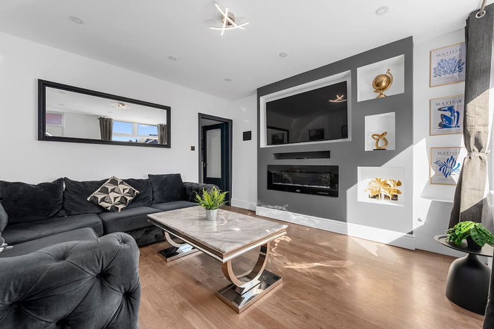 Stunning Bolton Abode  Pool Table & Free Parking - Bolton