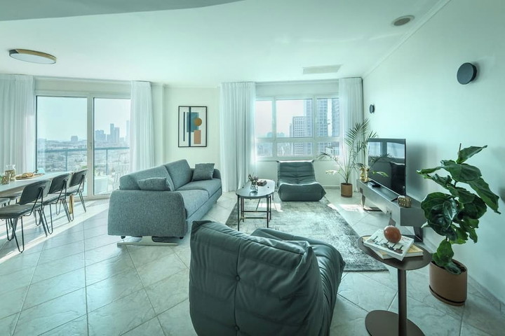 Beachside 2br Apt With Sea & Skyline Views - Tel Aviv-Jaffa