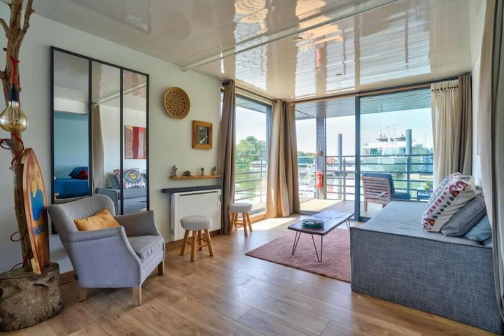 Houseboat : Une Maison Sur L'eau - Osny