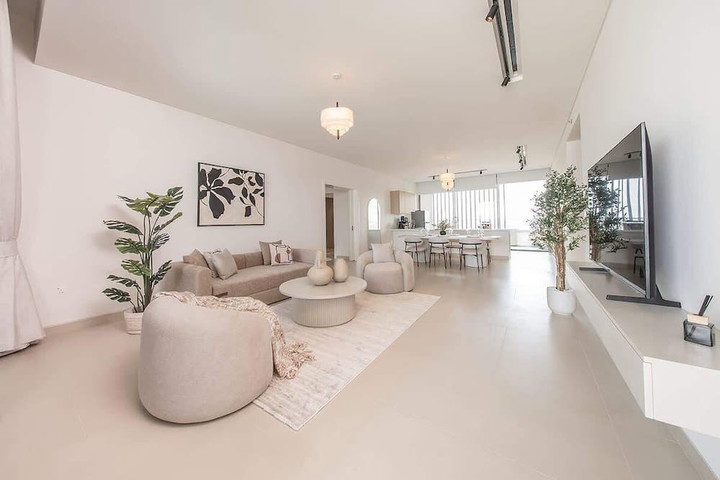 Seaside Hills Apartment W Sea Views & Pool Access - Ajman