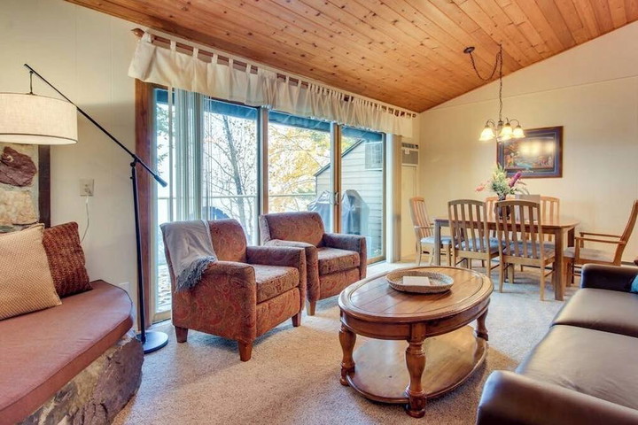 Lakeside Condo With Pool, Hot Tub, Sauna & Beach Access - Whitefish, MT
