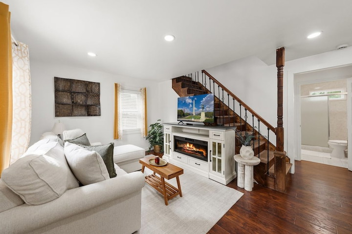 New & Cozy 3br Retreat | Sleeps 6 | Free Parking ! - Accokeek, MD