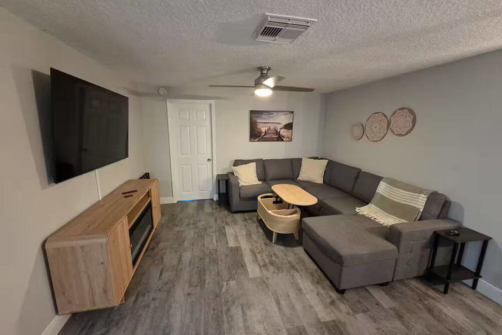 Gulf Adventure Retreat, Accommodating Up To 12 Guests In New Port Richey! - Tarpon Springs, FL