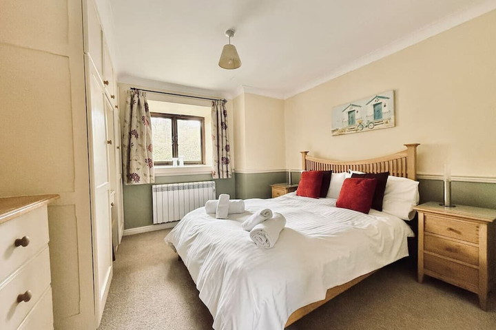 Snowdrop | Stancombe Manor | Sleeps 4 | Indoor Pool | Tennis Court | Games Room | Pitch & Putt - Salcombe