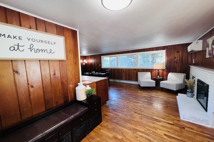 Simple 4bed 1 And Half Bath Homeclose To Uo & Autzen Kid And Dog Friendly! - Eugene, OR