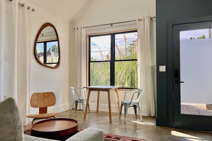 Modern Guest House In The Vibrant Sabin Neighborhood - Beaverton, OR