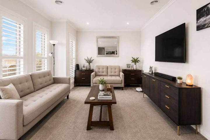 Spacious 4-bedroom Family Home In Manor Lakes - Werribee