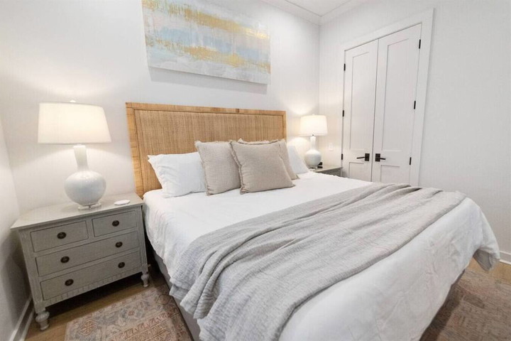 The Chandeluer Shore #9 - Steps To Beach, Pool, Pets Welcome W Fee - Pass Christian, MS