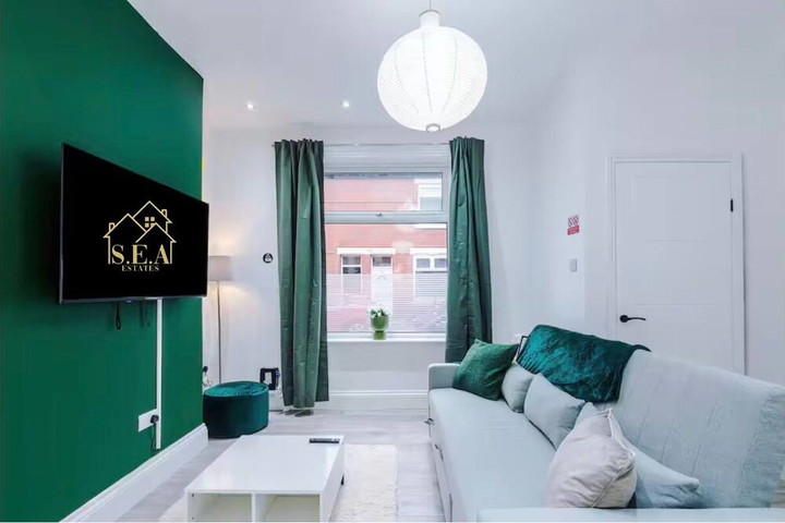 Modern 2 - Bed House Near Manchester City Centre - Sleeps 6 - 샐퍼드
