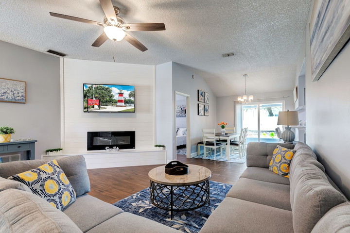 Newley Remodeled And Furnished, Cozy House 5 Minutes From Downtown! - Apopka, FL