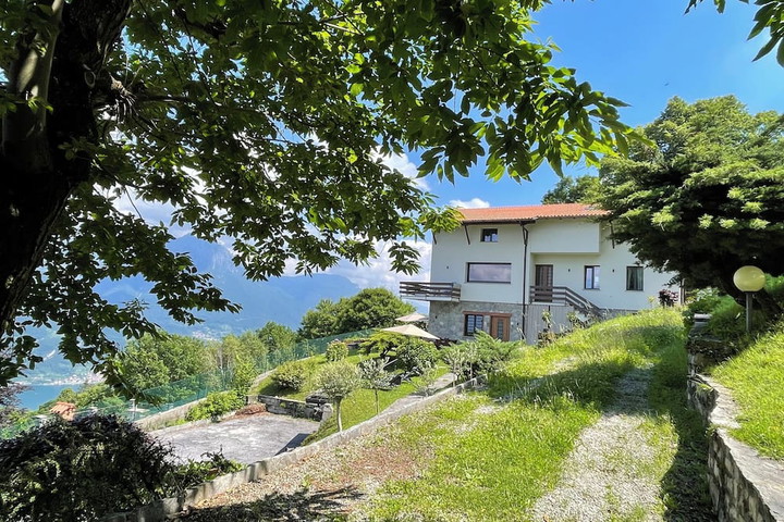 Villa D'alba Avec Vues Spectaculaires Sur Les Montagnes Et Le Lac De Côme Suite King - Menaggio