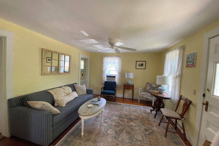 Charming Pet Friendly Cottage - Nantucket, MA