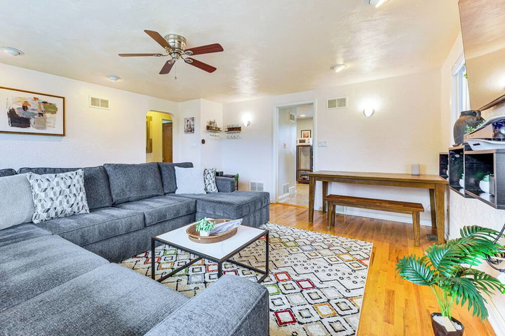Walk To Old Town Lafayette! Cozy Couples Escape - Erie, CO