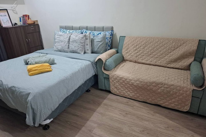 Studio Unit With Balcony + City & Mountain Views + Fast Wifi | Near It Park - Cebu City