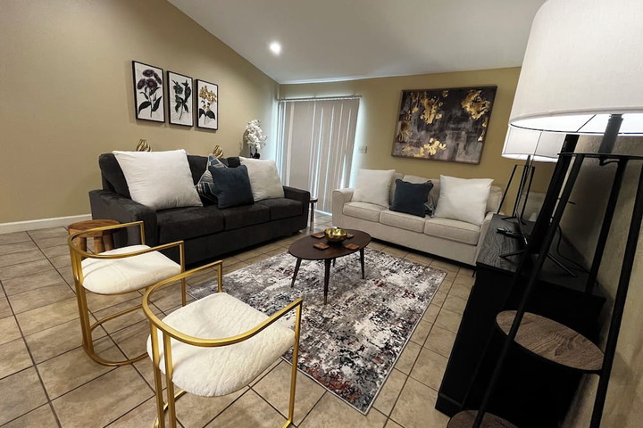 Spacious Valdosta Townhouse - Valdosta, GA