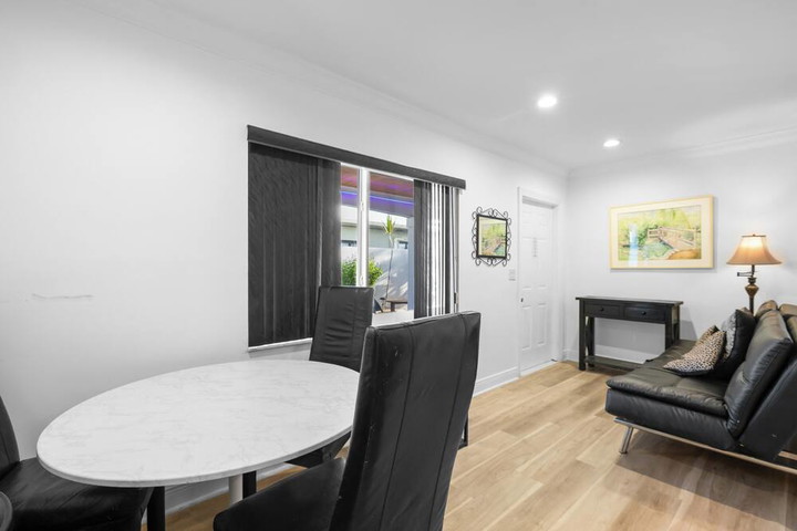 Unit 2 Villa Bettina , 200 Steps To Beautiful Beach , Downtown, Restaurants - Fort Lauderdale, FL