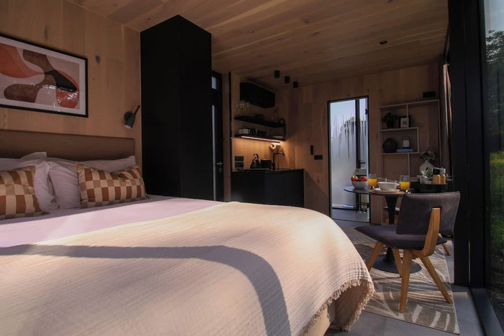 Mirror Cabin · Private Sauna & Plunge · Anglesey - Anglesey