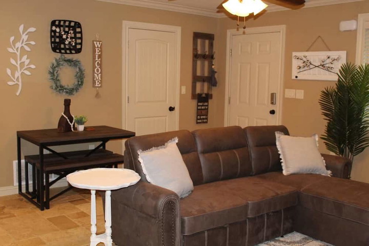 Spacious One Bedroom 2 Miles From Texas Tech! - Lubbock, TX