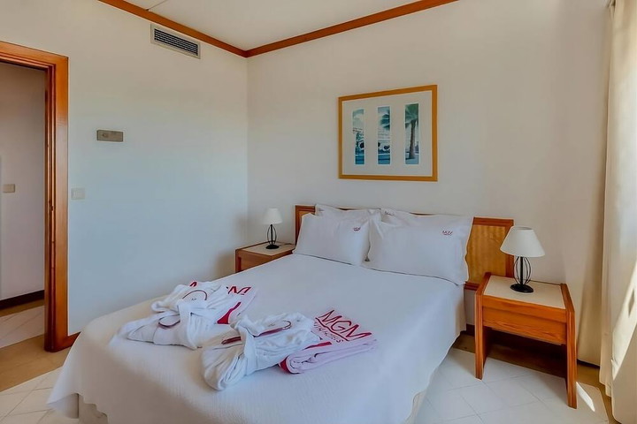 Relaxing Getaway Awaits! 2 Swimming Pools, Shuttle, Free Parking, Beach Access! - Albufeira