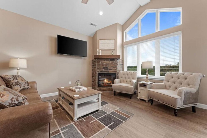 Cozy & Spacious Retreat In The Heart Of The City + Free Tickets! - ブランソン, MO